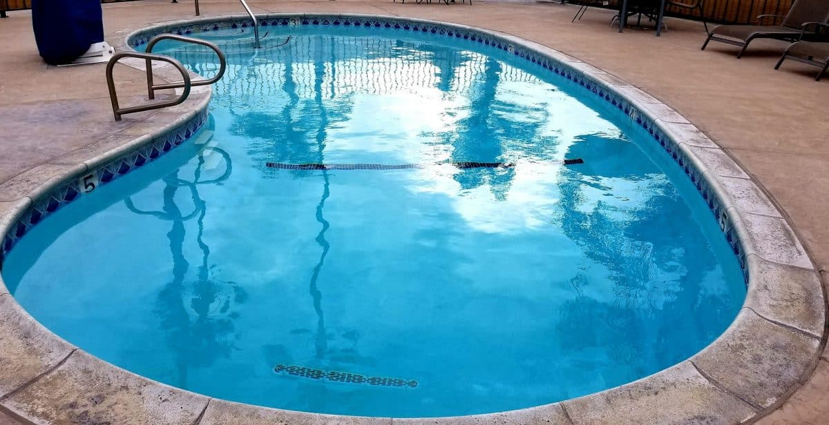 Les points à savoir sur une piscine coque polyester